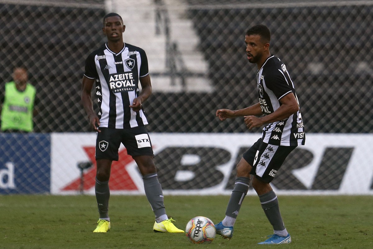 Botafogo aumenta uso da base; equipe titular tem cinco pratas da casa ...