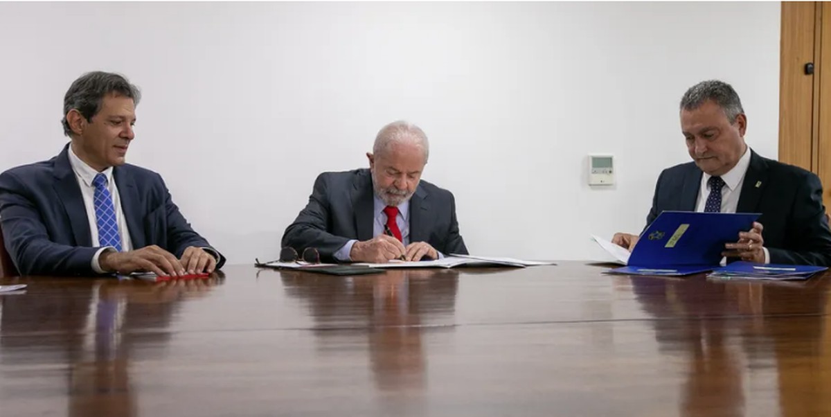 Cem dias de governo: Lula reúne ministros para marcar data e iniciar ...