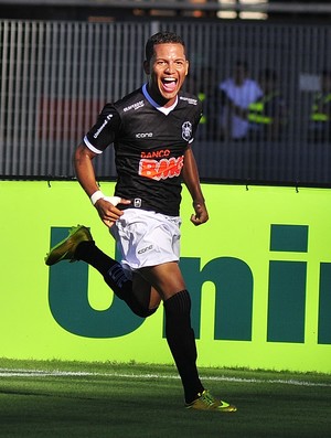 Após brilhar em vitória do Rio Branco, Carlos Vitor cai nas graças da ...