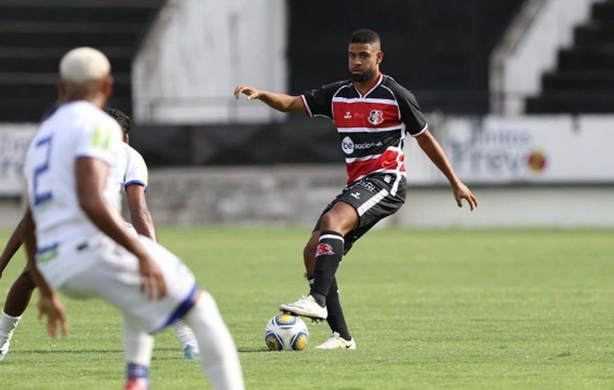 Lateral Ian Rodriguez pede dispensa e deixa o Santa Cruz | santa cruz | ge