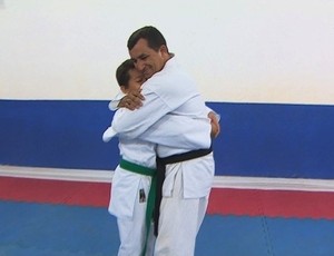 Pai e filho fazem do karatê, além de um esporte, um laço de união ...