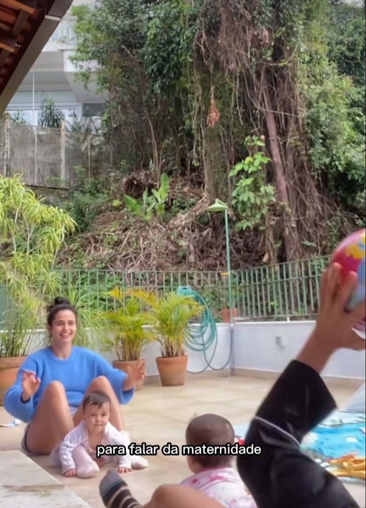 Nanda Costa mostra rotina com filhas gêmeas: 'Está uma loucura' | Gente ...