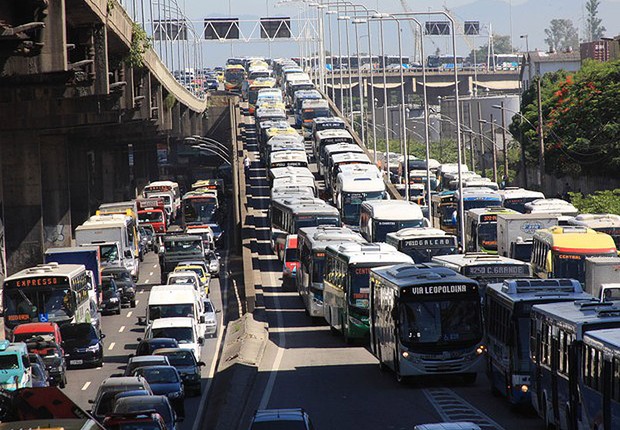 Três cidades do Brasil estão no top 10 de congestionamentos - Época ...
