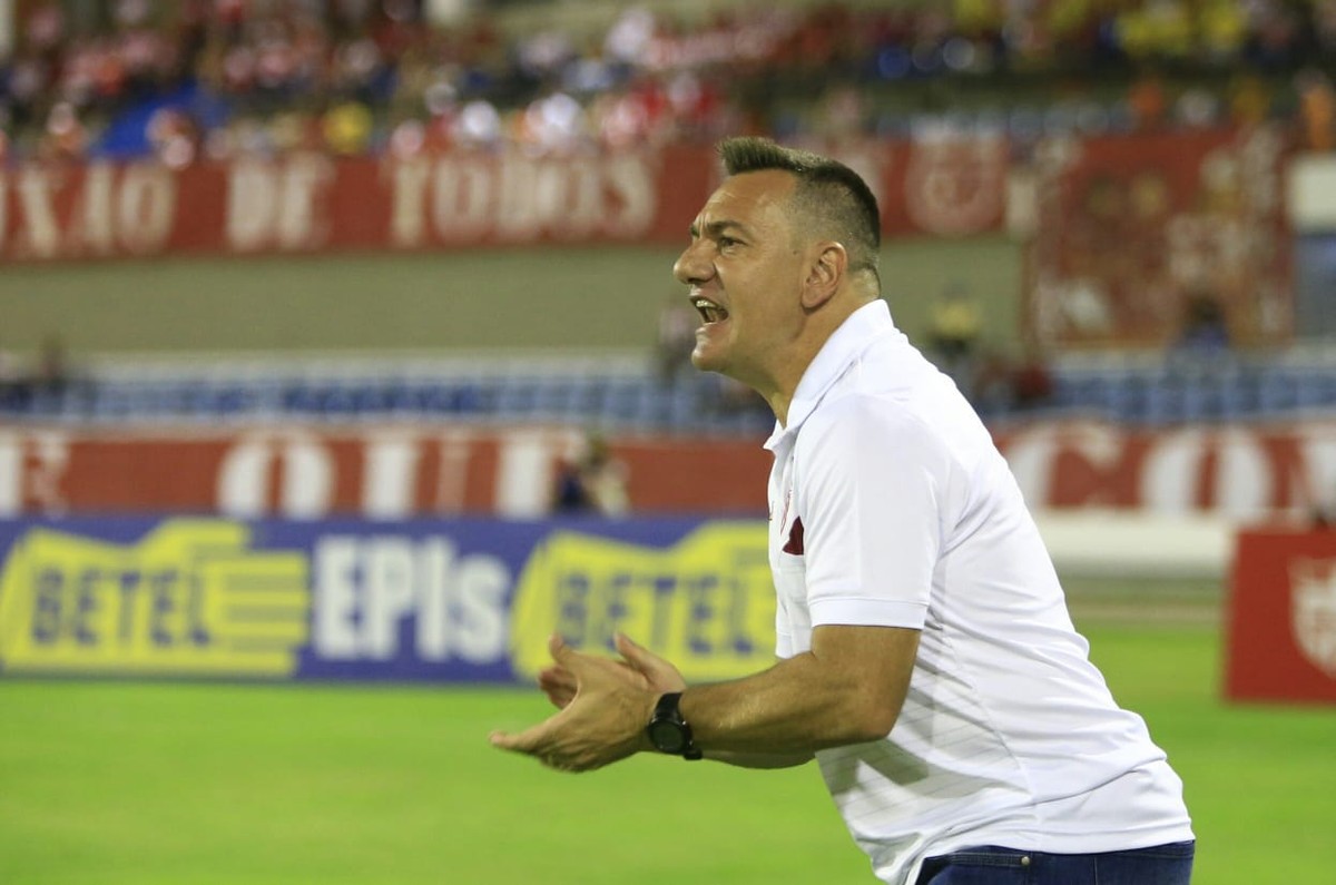 Na estreia, Doriva valoriza vitória e elenco do CRB: "Tem uma equipe ...