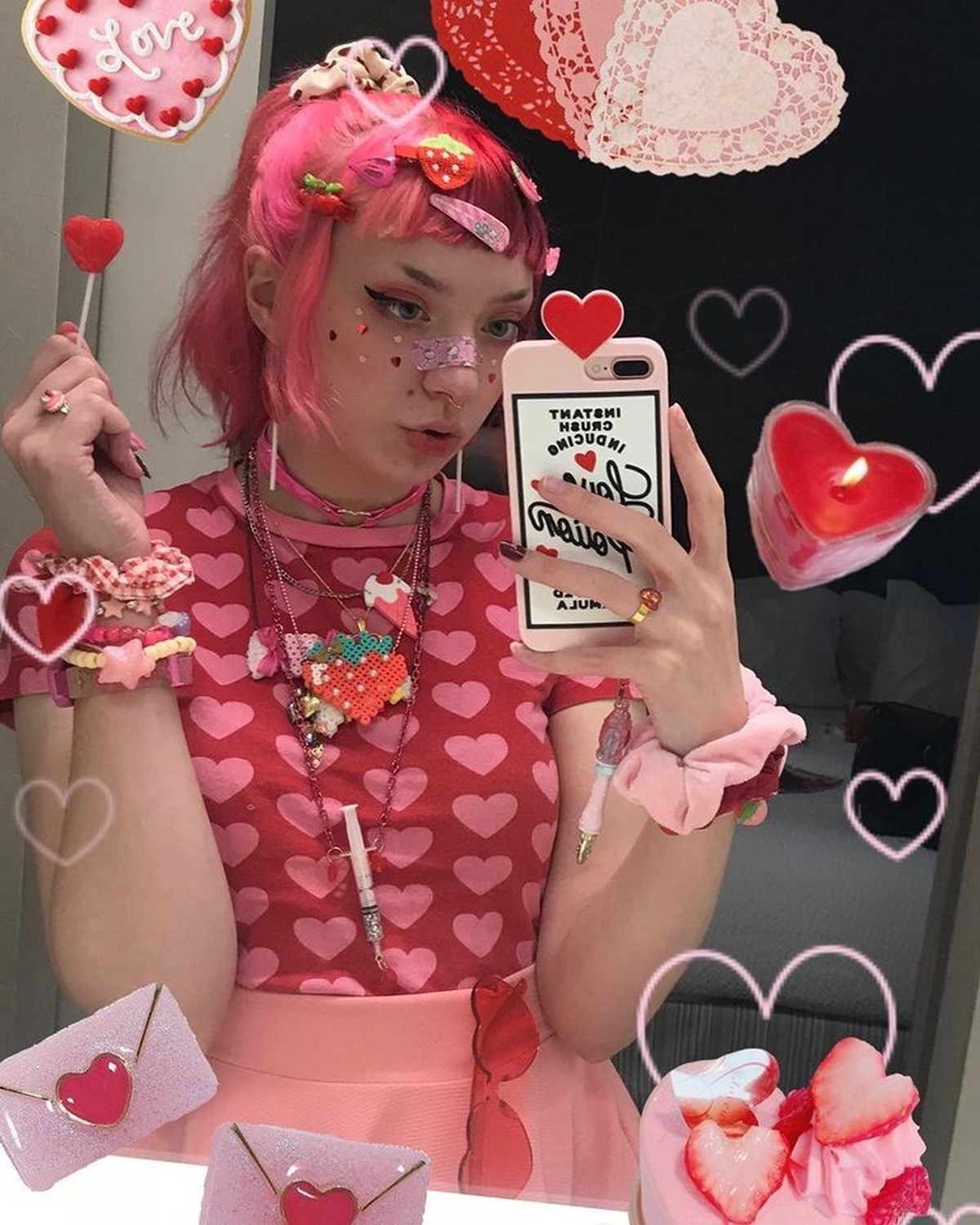 Lovecore: o combo rosa e vermelho que conquistou o novo screen style ...