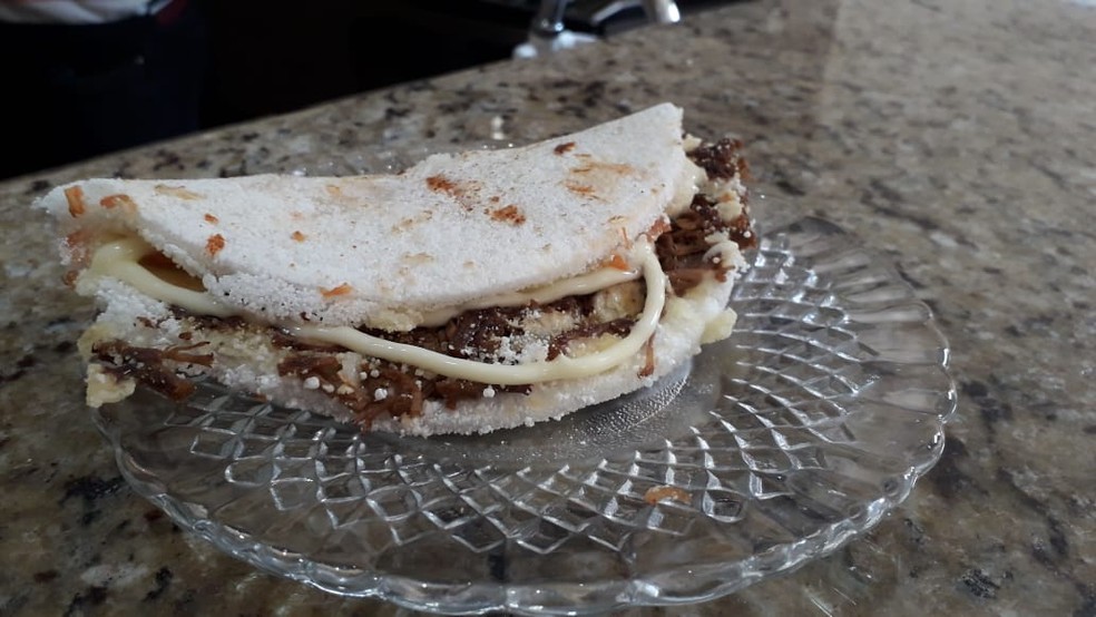 Aprenda a fazer duas versões da tradicional tapioca: carne seca e ...