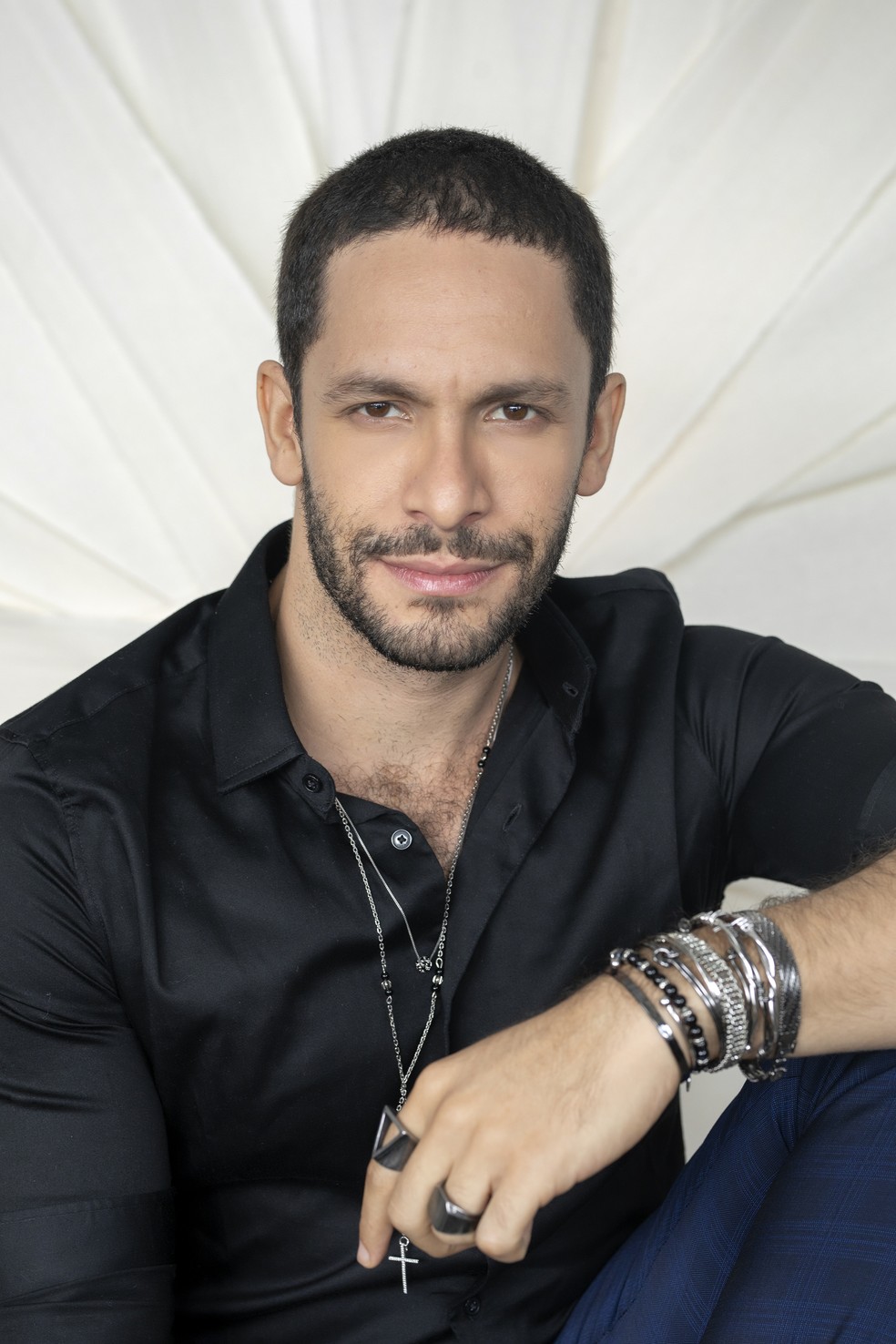 Rainer Cadete revela semelhança entre a paixão de Téo por Jô e a vida ...