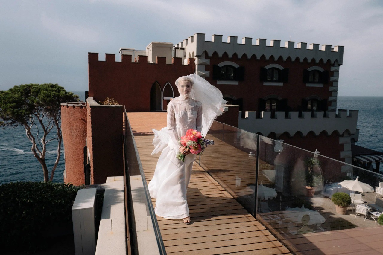 Essa noiva desenhou seu próprio vestido para seu “casamento nas nuvens ...