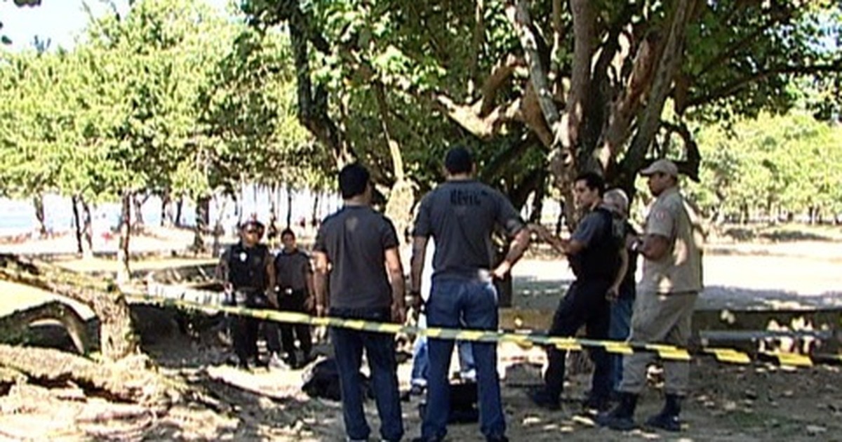 G1 - Guardas municipais encontram corpo de homem queimado no Rio ...