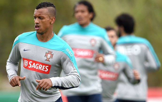 Cristiano Ronaldo se apresenta com dores e faz trabalho separado em ...