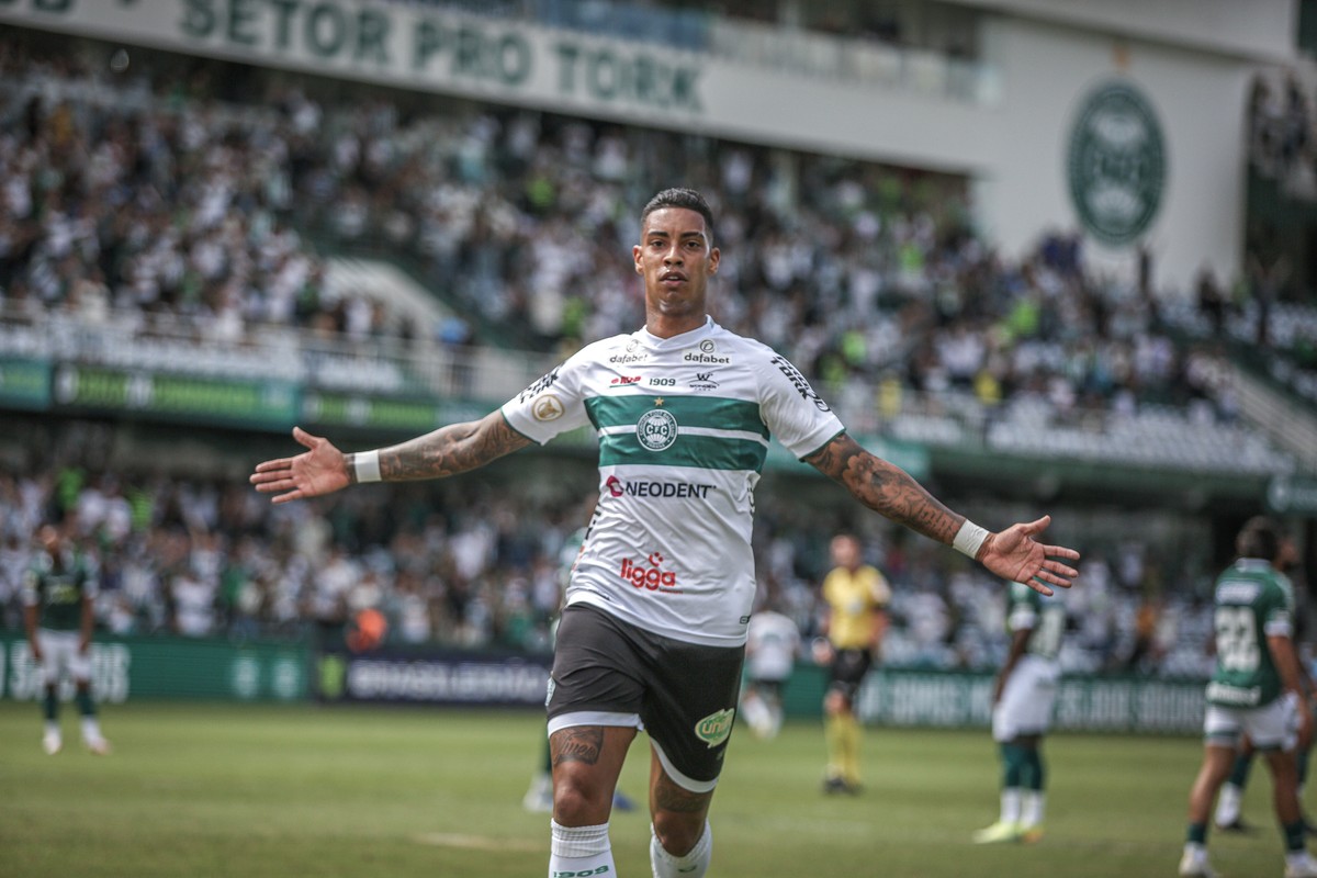 Coritiba acerta a permanência de Alef Manga por mais duas temporadas ...
