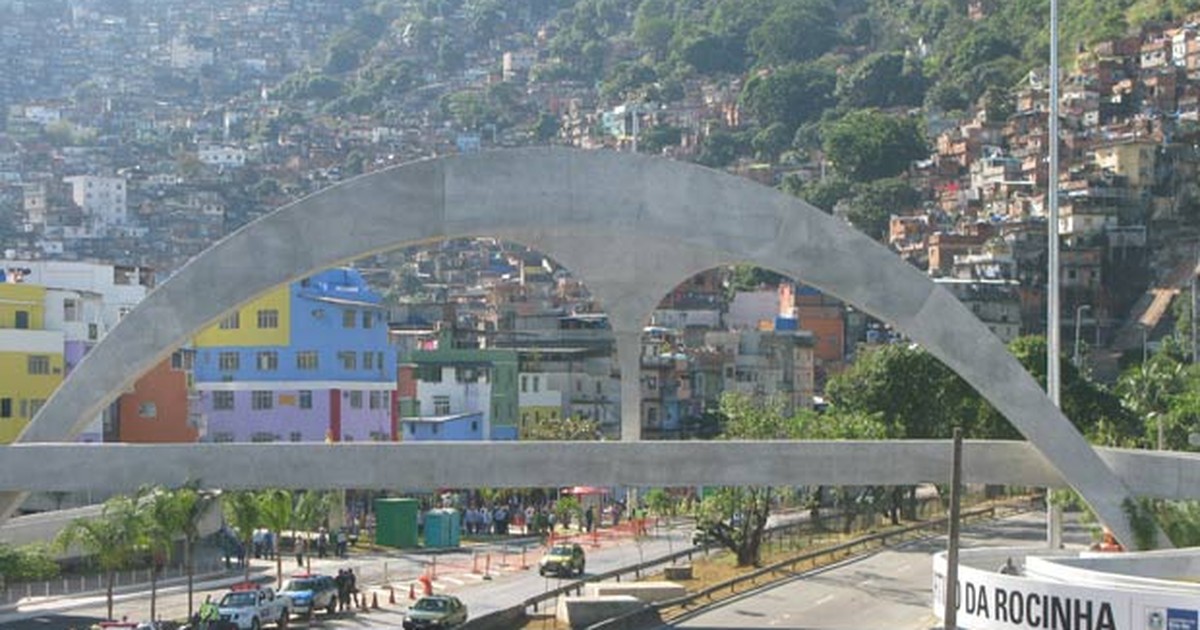 G1 - Pedestrian bridge designed by Niemeyer is inaugurated in Rocinha ...