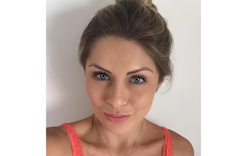 Renata D'Ávila surge linda nas redes e posa só de lingerie - GQ | Musa