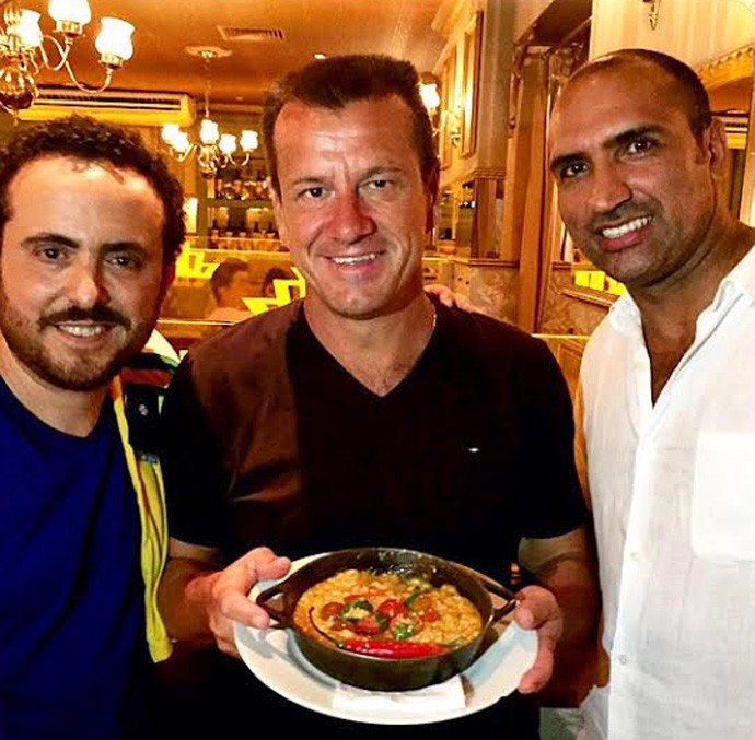 Dunga recebe prato com seu nome em famoso restaurante | Blog Meio de ...