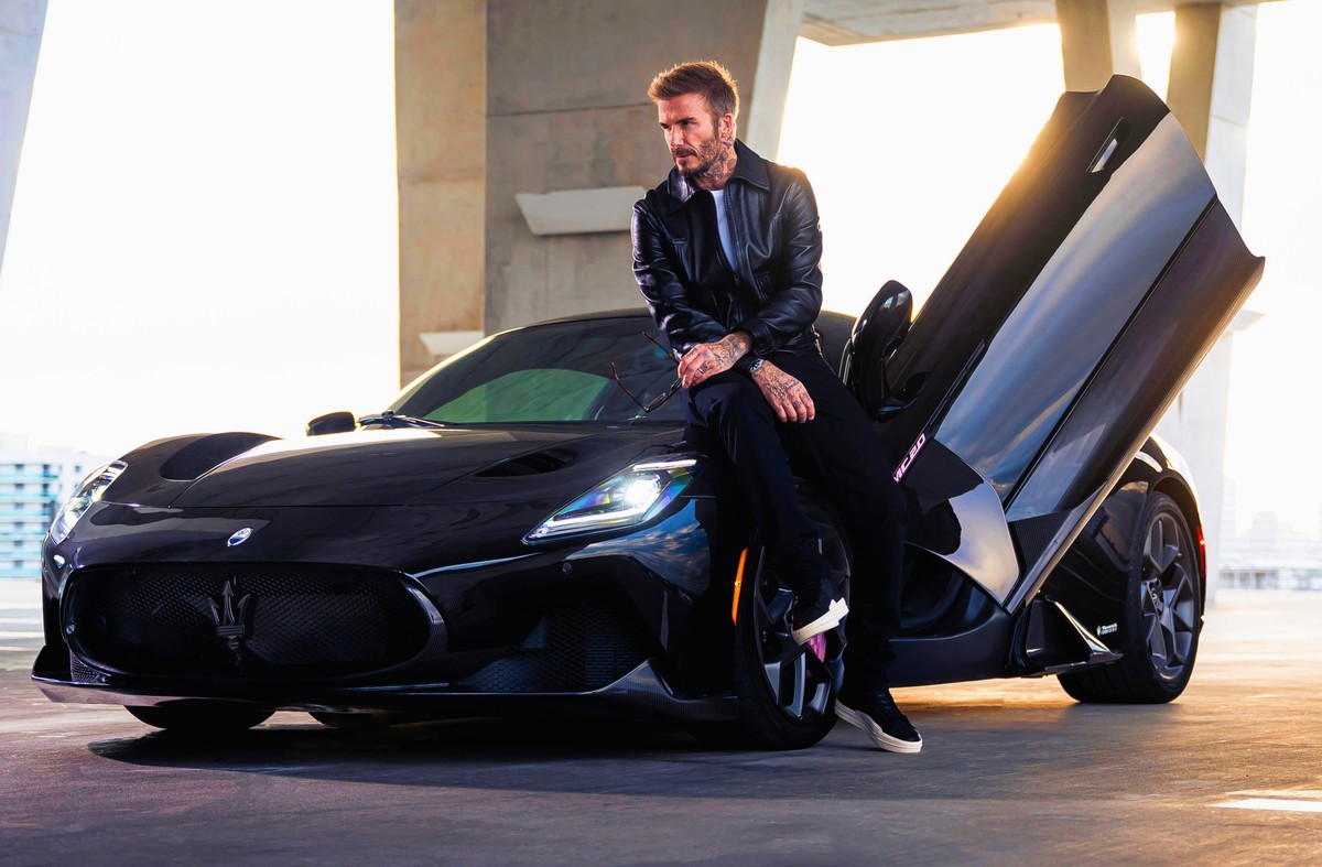 David Beckham personaliza seu Maserati MC20 e faz test-drive na sede da ...