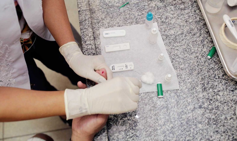 Testes rápidos para diagnosticar doenças sexualmente transmissíveis ...