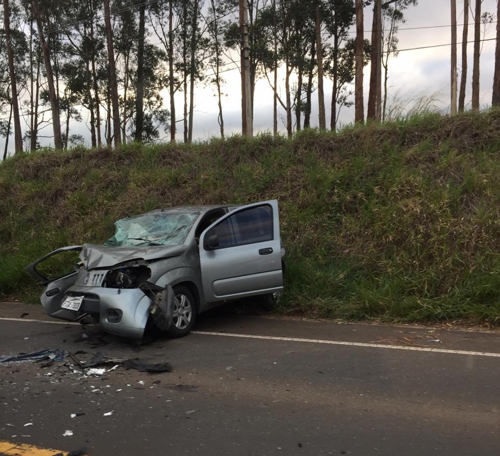 Quatro pessoas ficam feridas em acidente entre carros em Porto Feliz ...
