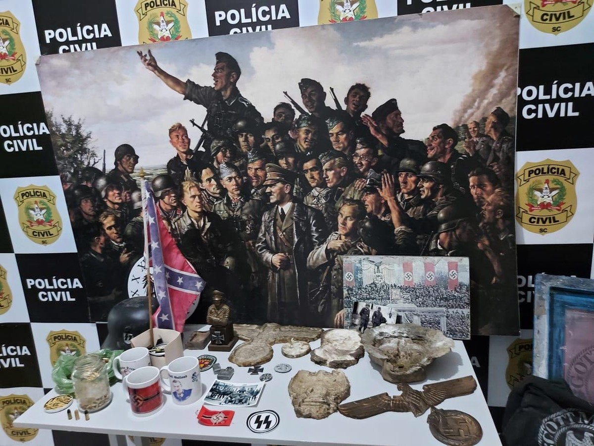 Polícia apreende em SC quadro com Hitler e outros objetos relacionados ...