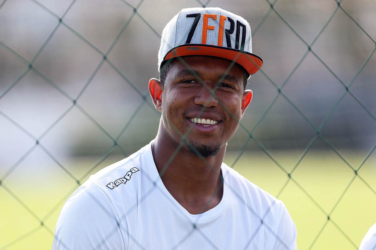 Santos libera Rodrigão para acertar empréstimo ao Coritiba | futebol | ge