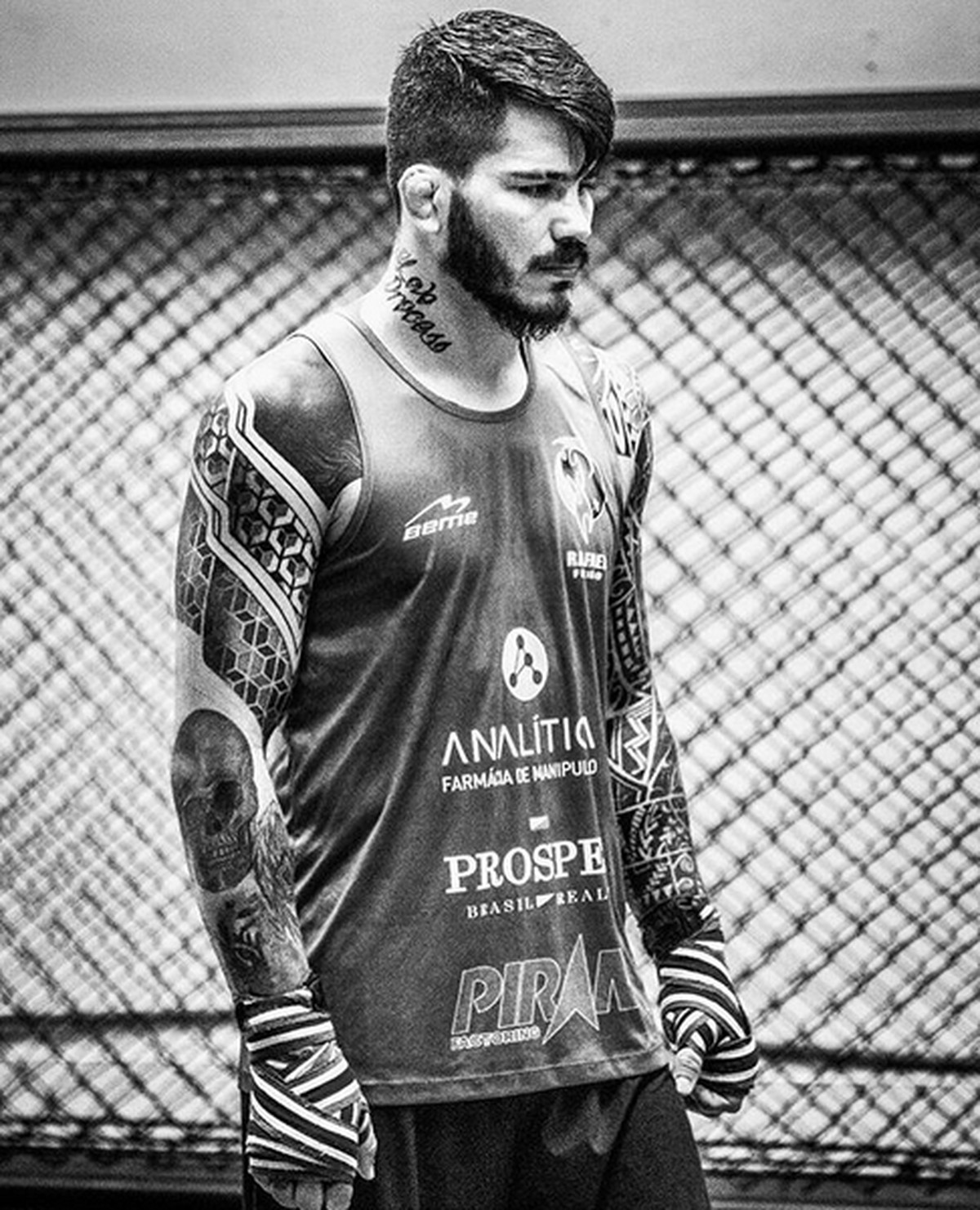 Sem luta marcada no UFC, Erick Silva "pega leve" em treinos no Rio de ...