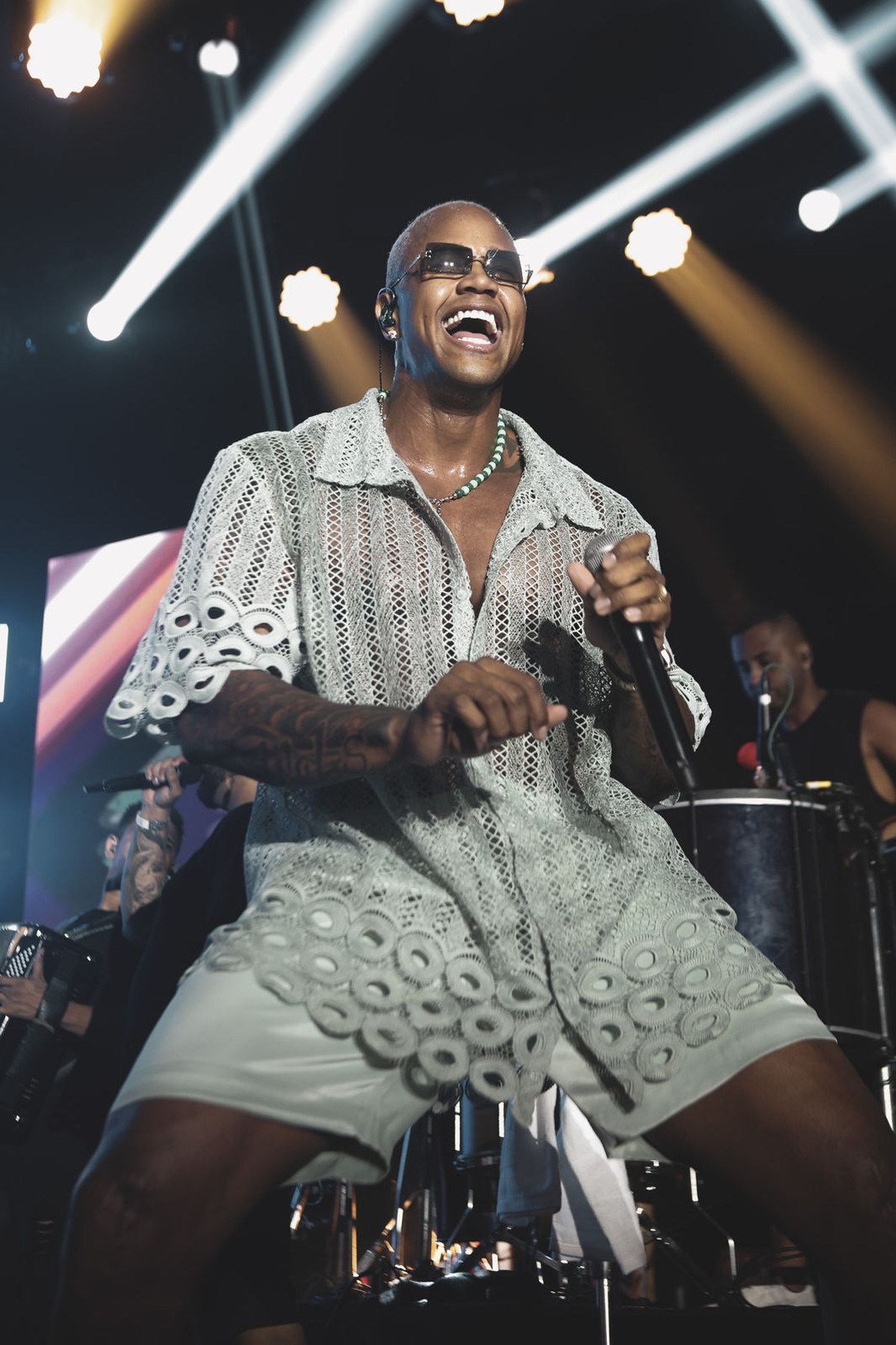 Leo Santana chega ao 11º lugar da parada global do Spotify com ‘Zona de ...