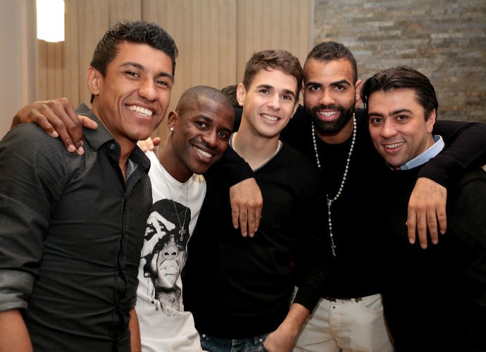 Ramires completa 27 anos e festeja com 'boteco' e samba em casa ...