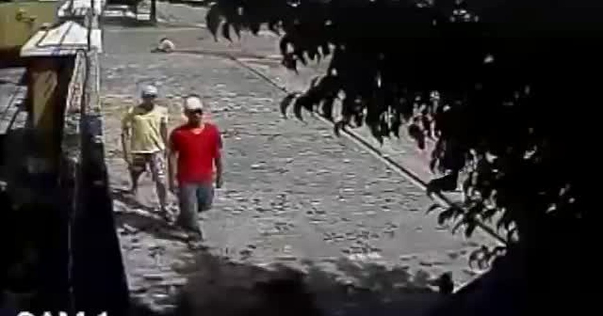 G1 Câmeras Mostram Falso Agente Render Família E Roubar R 350 Mil No