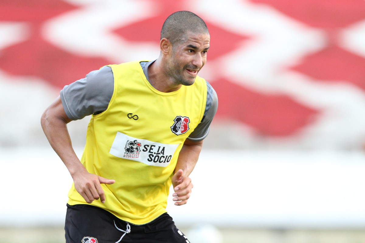 Sandoval espera pagamento do Santa Cruz para negociar renovação: "Até ...