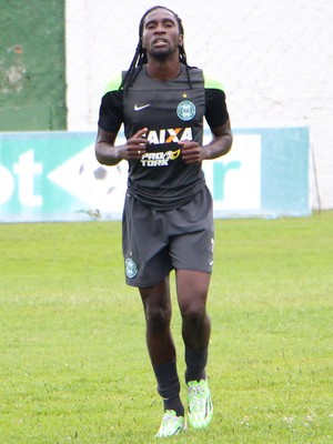 Negueba está disposto a recuperar a "alegria nas pernas" e virar realidade