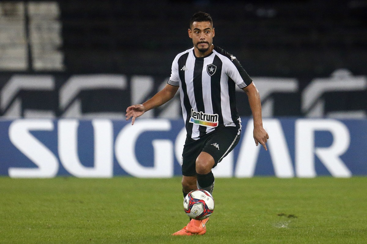 Da desconfiança ao aplauso: 5 jogadores do Botafogo que surpreenderam ...