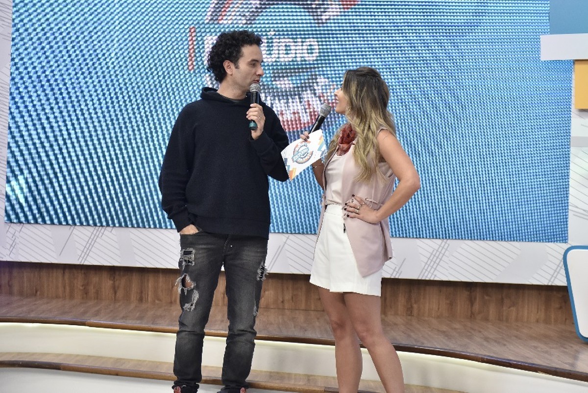 'Estúdio C' se divertiu muito com a presença do humorista Marco Luque ...