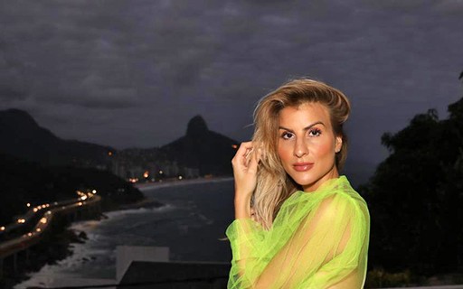 DJ Cady lança "Heaven" na Casa QUEM - Quem | Casa QUEM