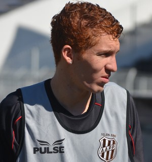 Ferrugem fecha novo contrato com a Ponte e viaja para participar da ...