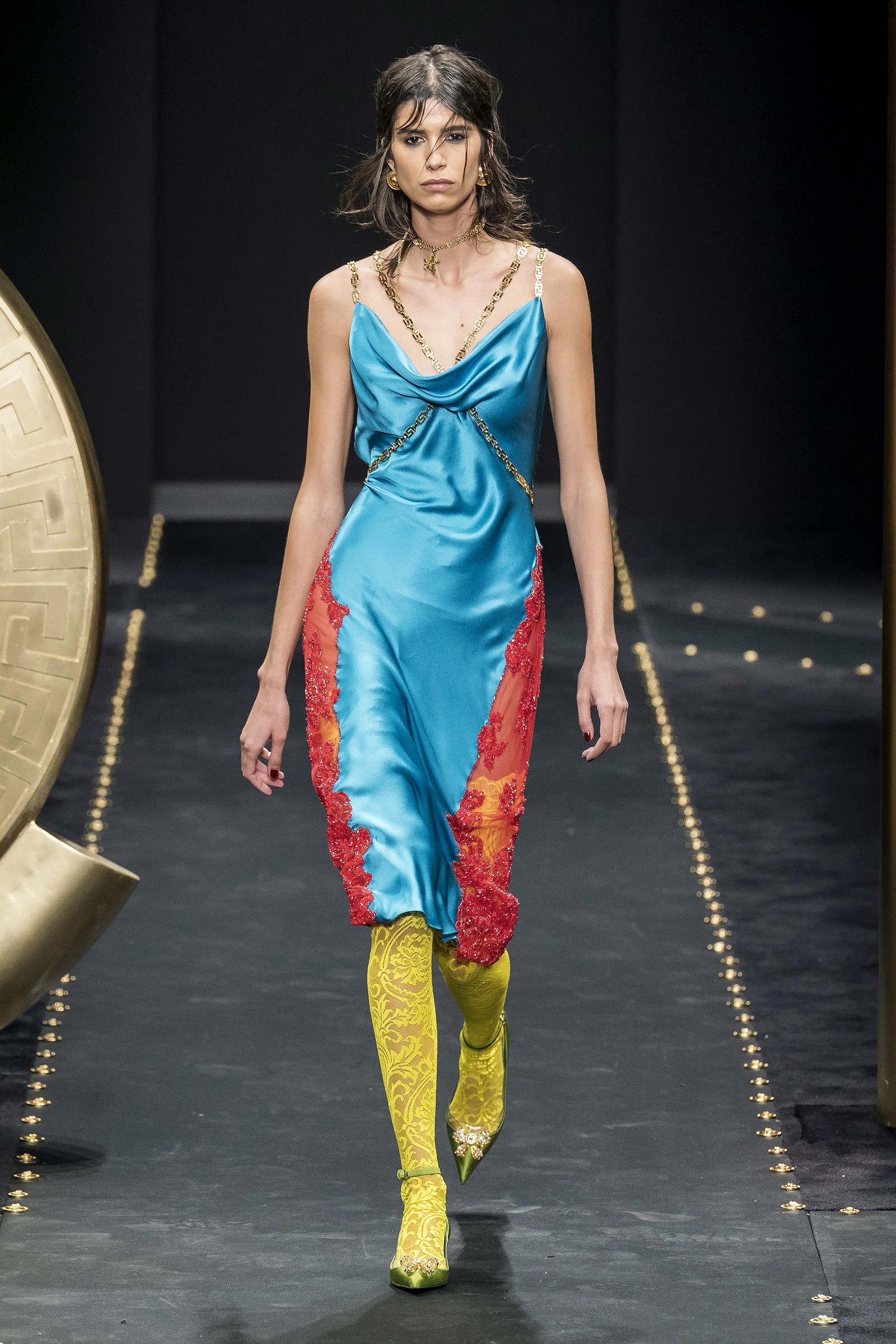 Versace | Inverno 2019 | Milão | Desfiles | Vogue
