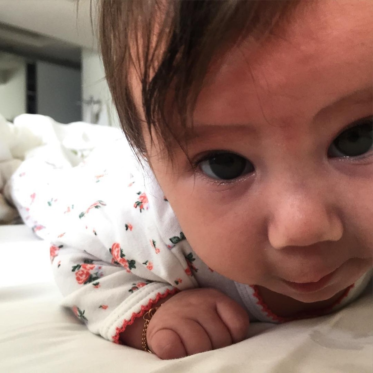 Hugo Moura baba pela filhota, Maria Flor, em foto matinal ...