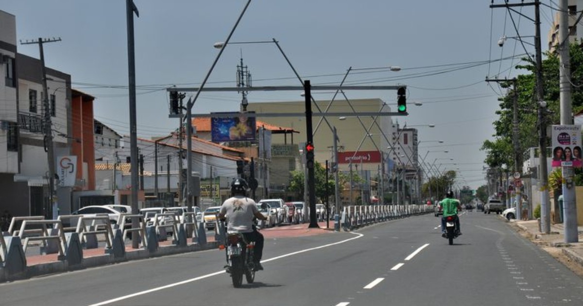 G1 - Sinalização é instalada na principal avenida de Campos, RJ ...