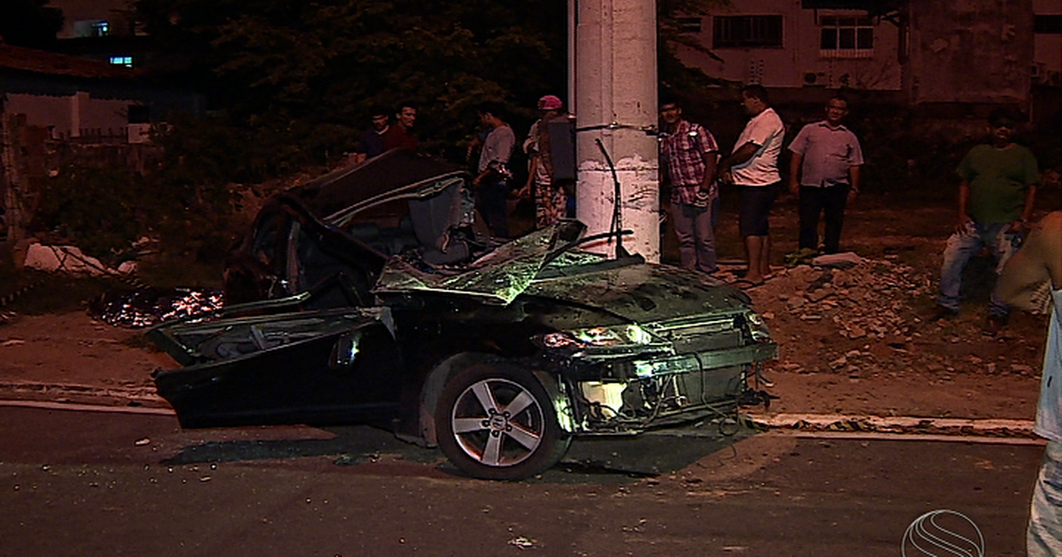 G1 - Jovem morre após bater carro em poste na Zona Sul de Aracaju - notícias em Sergipe