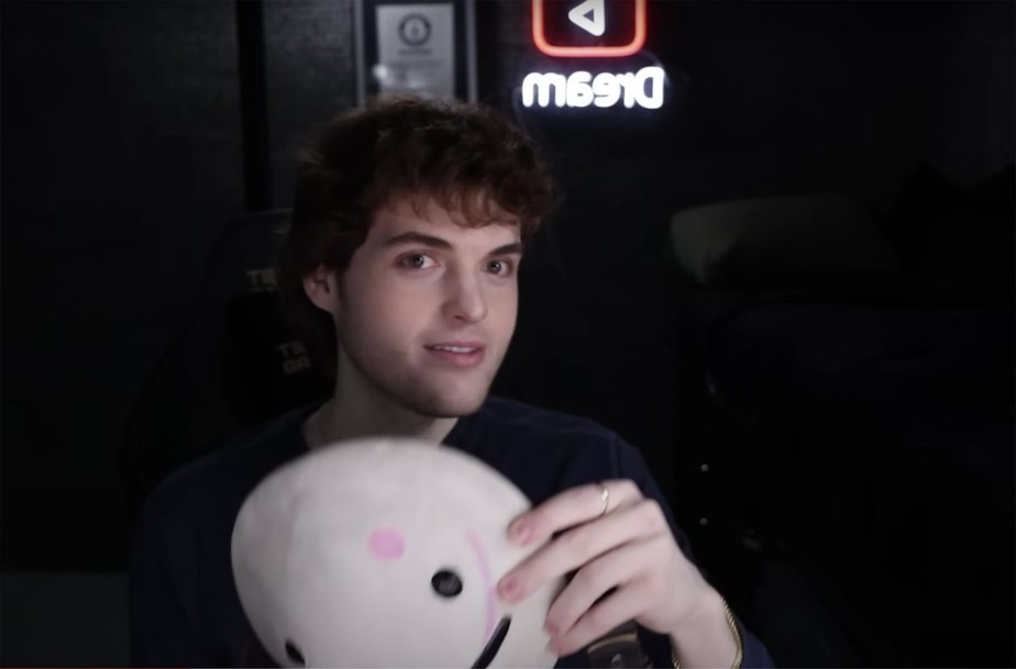 Após Anos De Anonimato Youtuber De Minecraft Dream Revela Rosto E