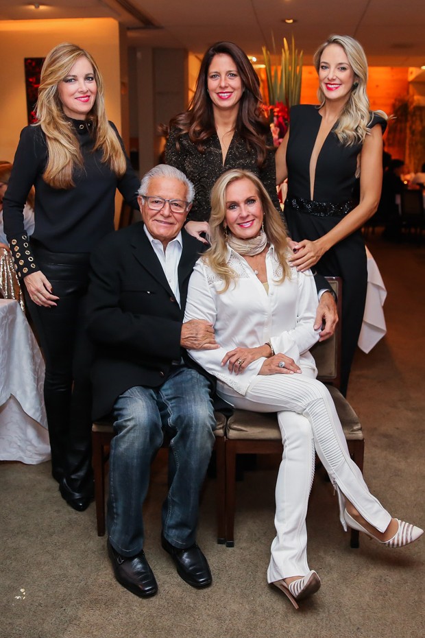 Helô Pinheiro e marido celebram bodas de ouro em SP - Quem | QUEM News