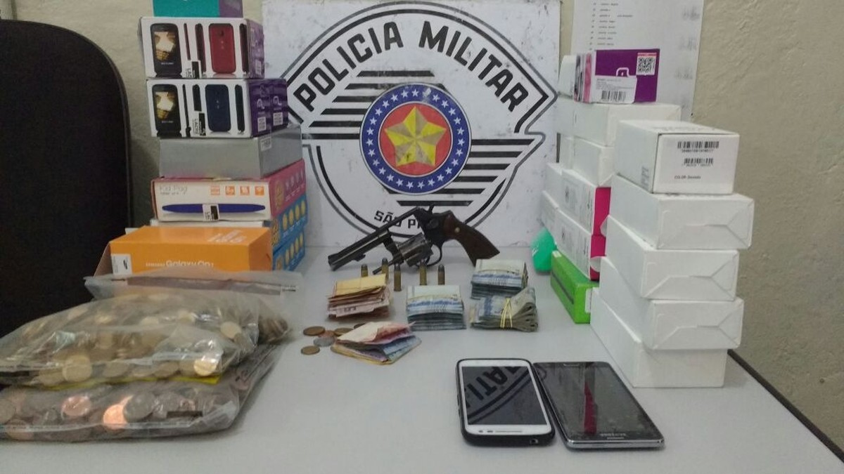 Trio é Preso Suspeito De Roubar Mais De R 16 Mil Em Tablets E