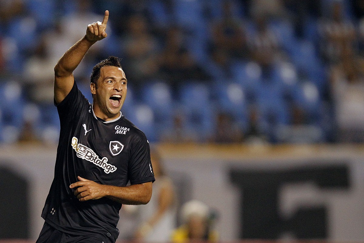 Com passagem por grandes clubes e Seleção, Daniel Carvalho reforça o ...