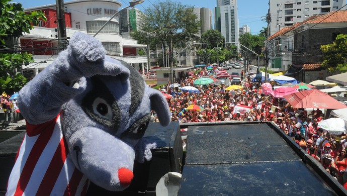 Timbu Coroado mantém tradição de 80 anos e invade as ruas do Recife ...