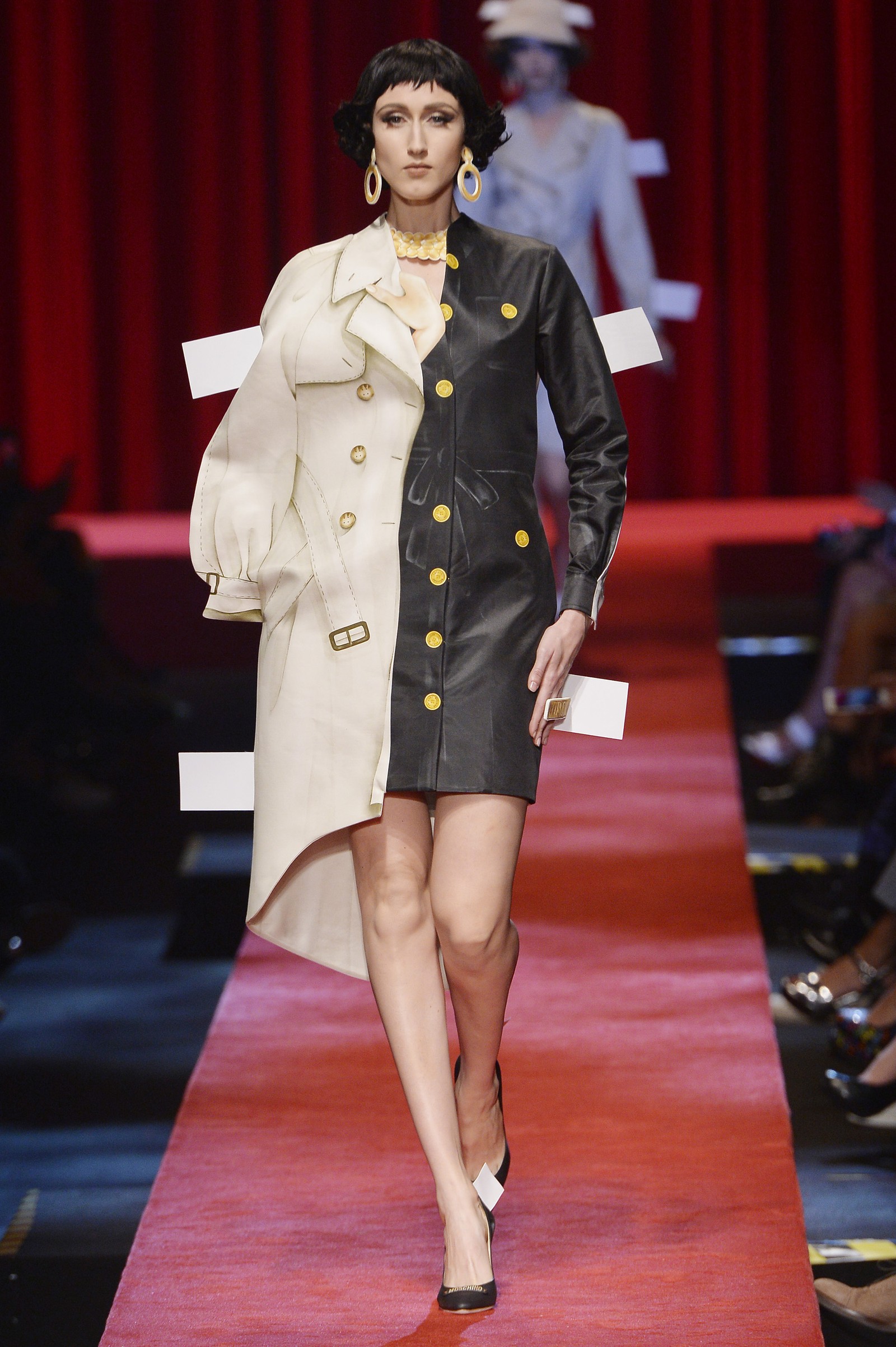 As divertidas paper dolls da Moschino | Desfiles | Vogue