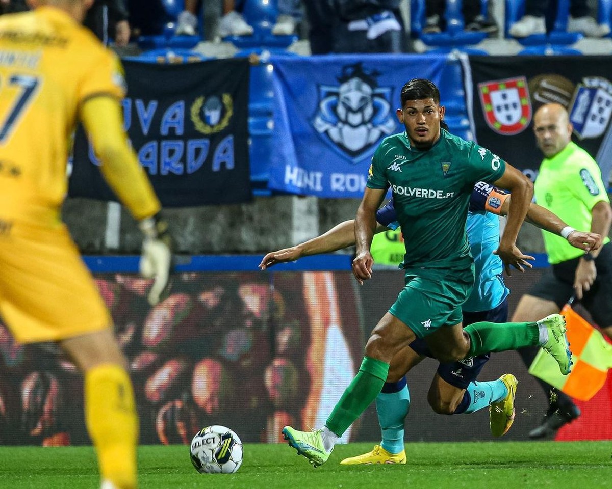 São Paulo se aproxima da contratação de Erison após reunião | futebol | ge