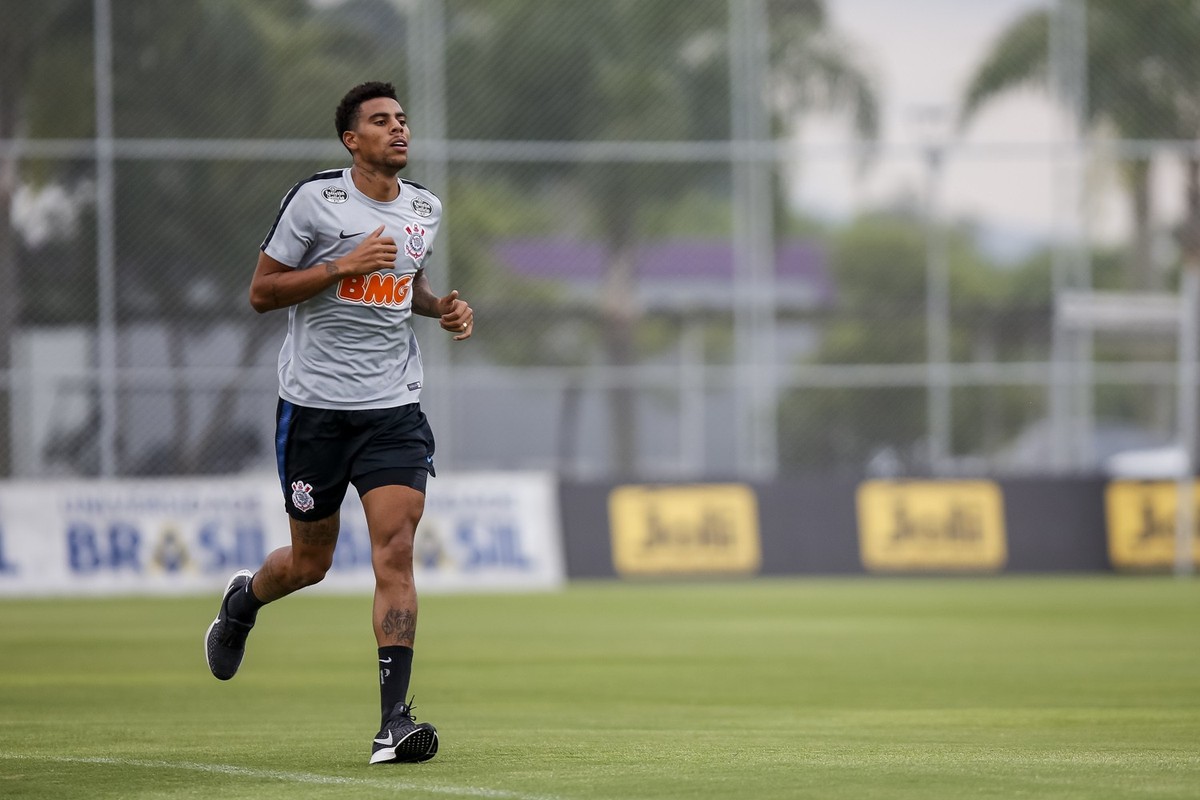 Gustagol corre e bate bola com filho de Fagner na reapresentação do ...
