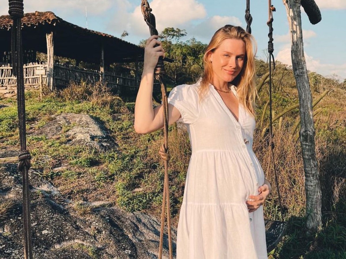Grávida, Fiorella Mattheis compartilha primeira foto do barrigão: 'Maior amor do mundo'