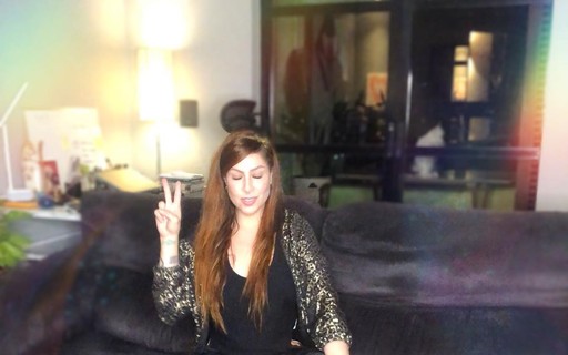 Pitty grava programa de casa: "Do nosso sofá paro o seu" - Casa e ...