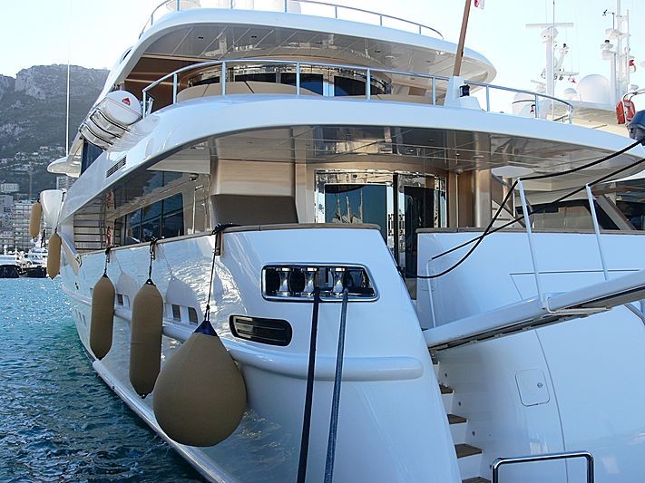 Embarcação de luxo: Superiate de 40 metros naufraga na costa italiana ...