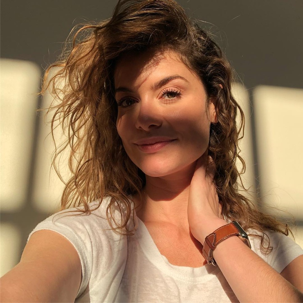 Alinne Moraes fala sobre boa forma: 'Faço alongamento em casa com meu ...