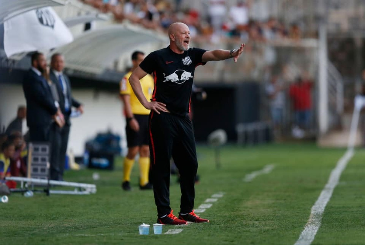 Antônio Carlos Zago mira conquista do título da Série B daqui a duas ou ...